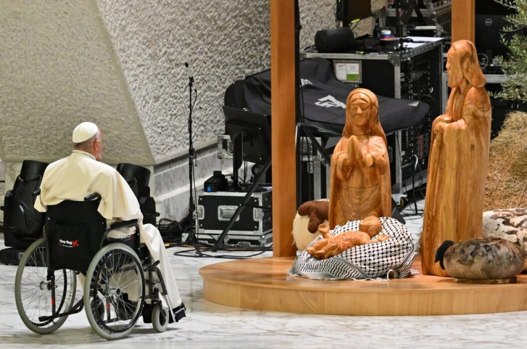 Pope Francis Inaugurates New nativity Scene – Red Right Daily
