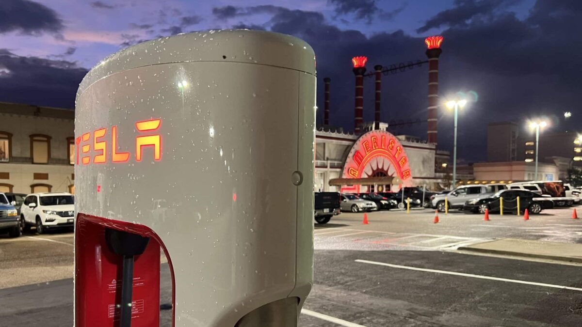 Mississippi Prepare Warrant For Man Accused Of Vandalizing Vehicle ...