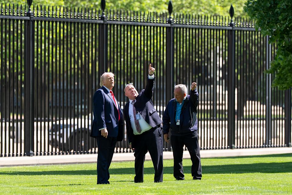 Trump Will Fund Installation Of Two American Flags At White House – Red Right Daily